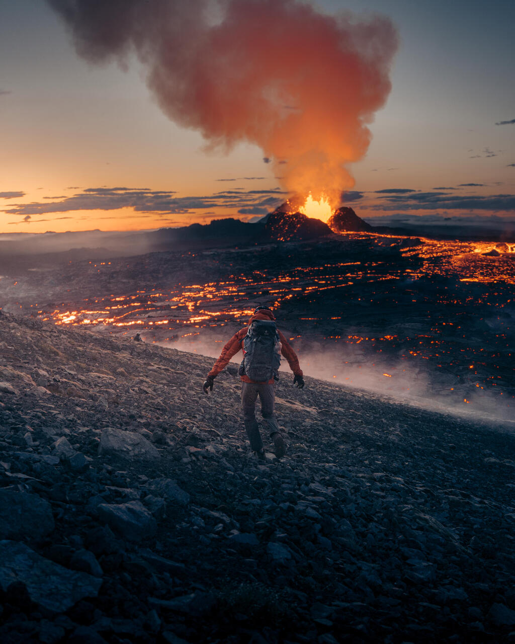 Israeli photographer captures Iceland volcano eruption