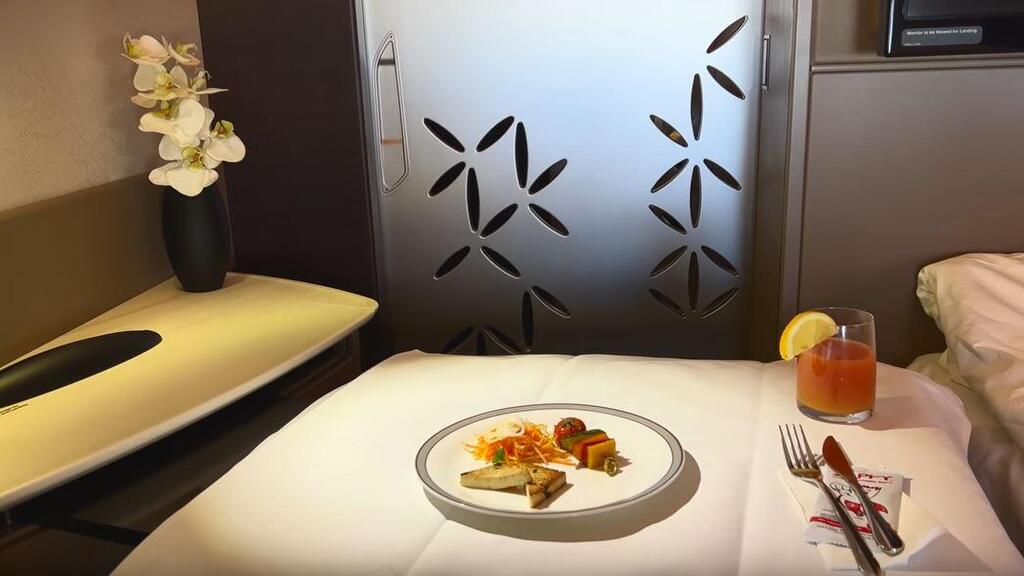 10,000 דולר לכיוון: טיסה במחלקה ראשונה הטובה בעולם