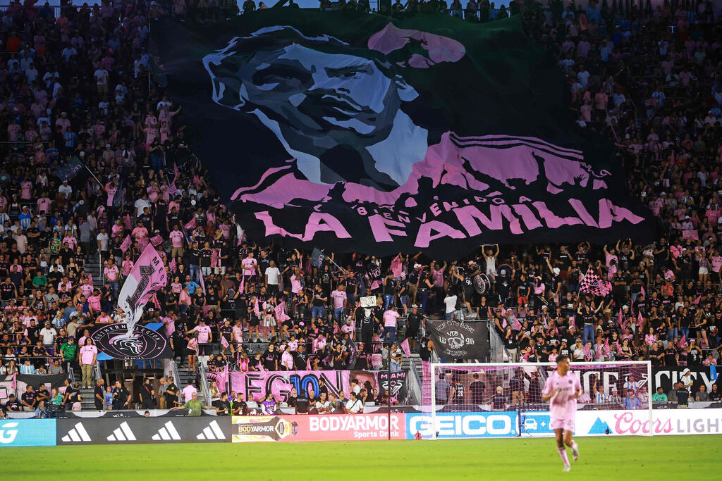 Messi’s Miami outshines reigning champions in front of star-packed stands