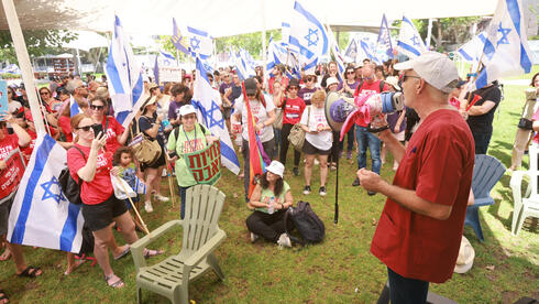 פרופ' חגי לוין ל-ynet Live: "רופאים שרוצים רילוקיישן פתחו קבוצת וואטסאפ"