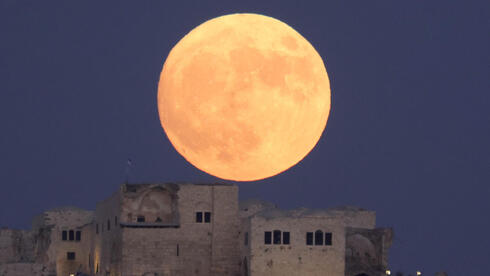 In photos: The supermoon from Chicago to Israel