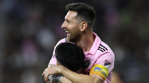 Messi’s Miami outshines reigning champions in front of star-packed stands