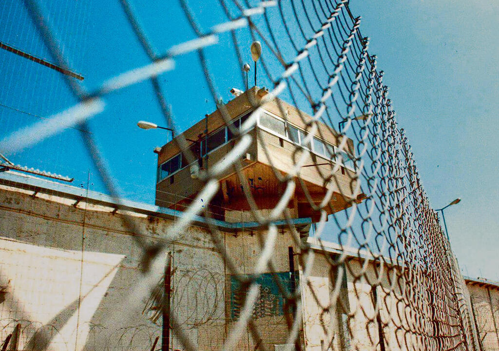Female prison guards speak out: 'The prison guards were afraid of the ...