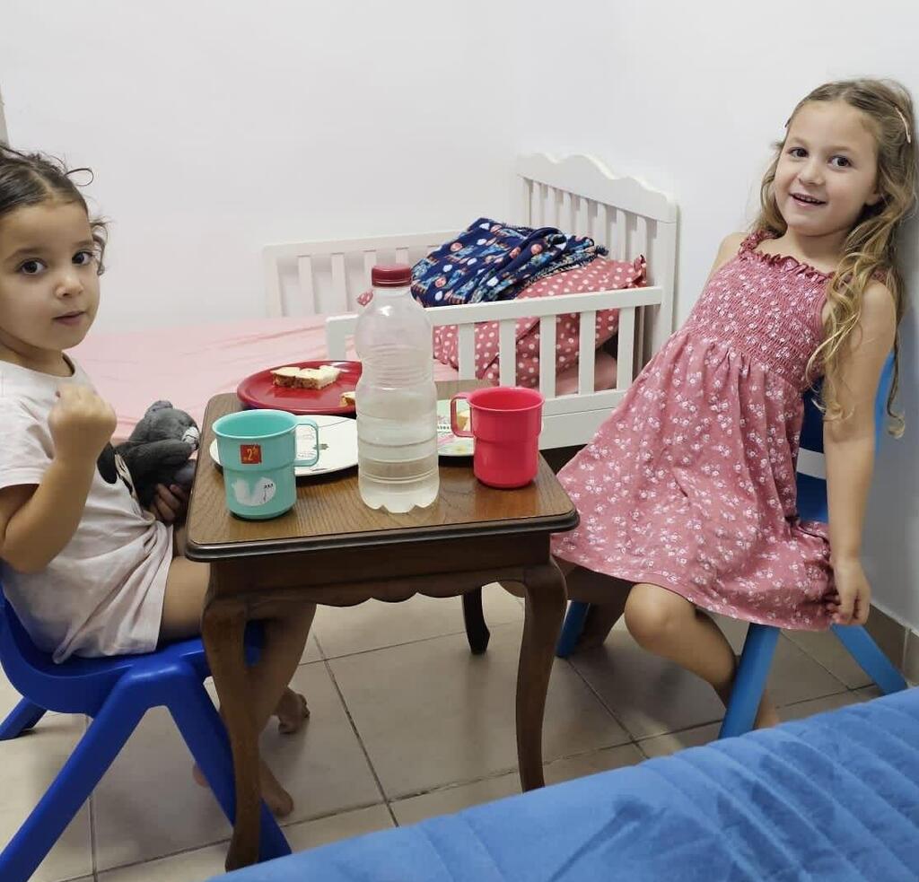 Father's agony: Heartbreaking final photo of daughters before Hamas ...