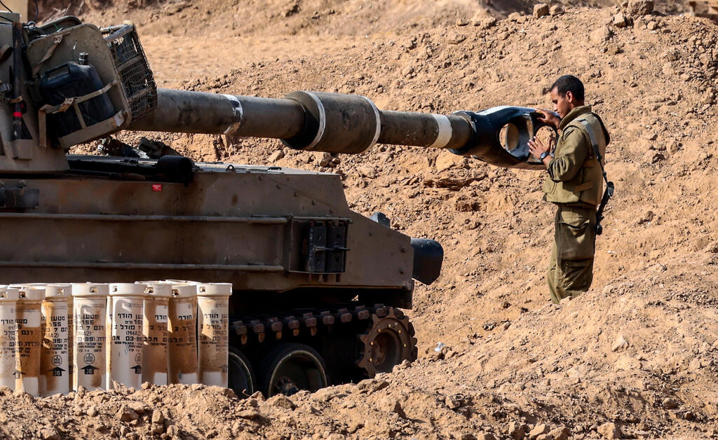 Why is Israel delaying the ground invasion of Gaza?