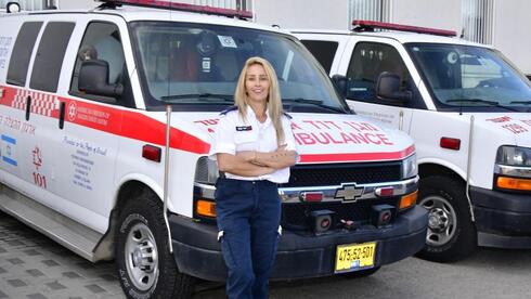 Commando Yael: She works at a hospital, volunteers as an ambulance ...