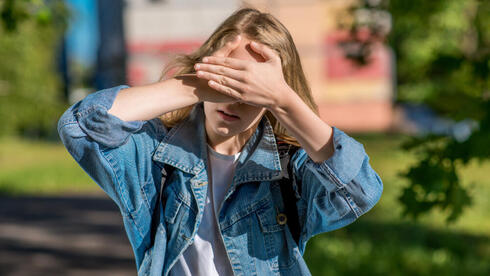 Israeli woman partially loses sight after following TikTok advice