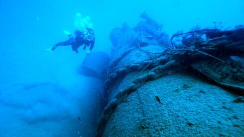 Saving submarine 'Shira': Sunken Italian sub off in Haifa Bay ...