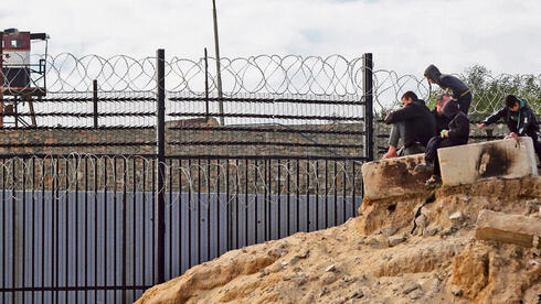 Israel plans Arab-funded technological fence between Egypt and Gaza to ...