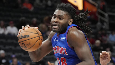 סערה ב-NBA: שחקן דטרויט הכה את יריבו ונעצר על ידי המשטרה