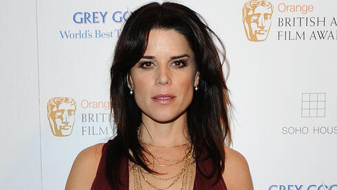 אחרי סערת פיטורי השחקנית ומחלוקות השכר: נב קמפבל תשוב ל"צעקה"