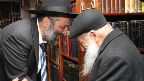 Kabbalah scholar and cobbler Rabbi Shalom Shmueli dies at 106