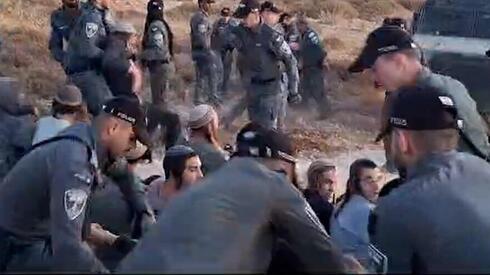 Settlers riot when illegal West Bank outpost dismantled