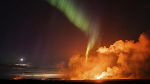 See photos captures by Israeli in volcanic eruption amid Aurora Borealis