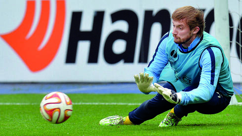 Ukrainian goalkeeper escapes draft by swimming to Hungary, joins ...