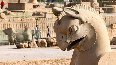 Stone-eating organism threatens ancient Iranian historic site