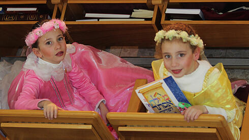 Exclusive: Book of Esther reading with Ynet