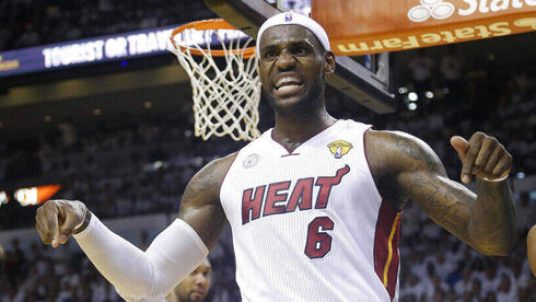 כולל גופייה היסטורית של לברון: פרשת הגניבה שמטלטלת את ה-NBA