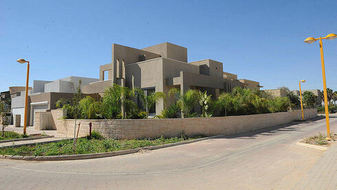 Israel’s home price index slips again as secondhand deals reveal mixed ...