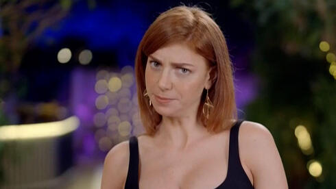 בעונה הזו של "אהבה חדשה" נעלמה המנחה המגניבה, ובמקום באה דודה מאיה ורטהיימר