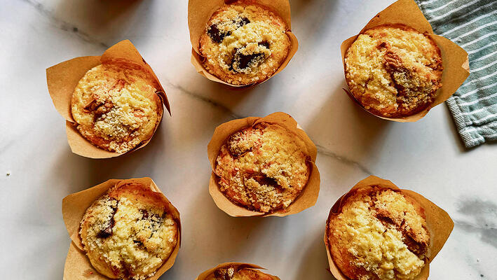 How to bake soft and moist cupcakes with surprise fillings