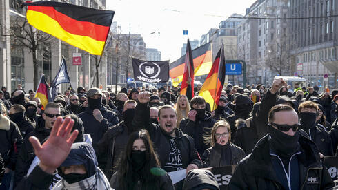 הצבת הרוסית-אמריקנית שסוגרת על גרמניה