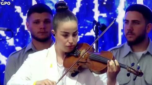 שורדת השבי אגם ברגר תנגן בטקס המשואות - בכינור ששרד את השואה