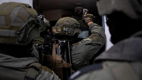 IDF special ops clash with terrorists in Nablus alleyways | Watch