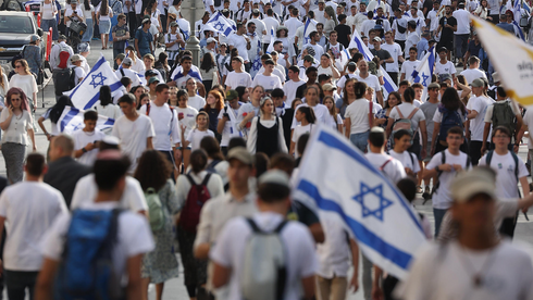Tens of thousands attend Jerusalem Flag March | Watch