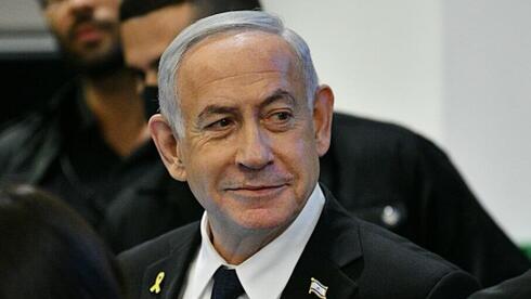 הרים את הקול, דפק על הדוכן וזעק באנגלית | החקירה הנגדית של נתניהו בתיק 1000