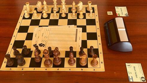 Israeli and Iranian face off in chess match despite war, shaking hands ...